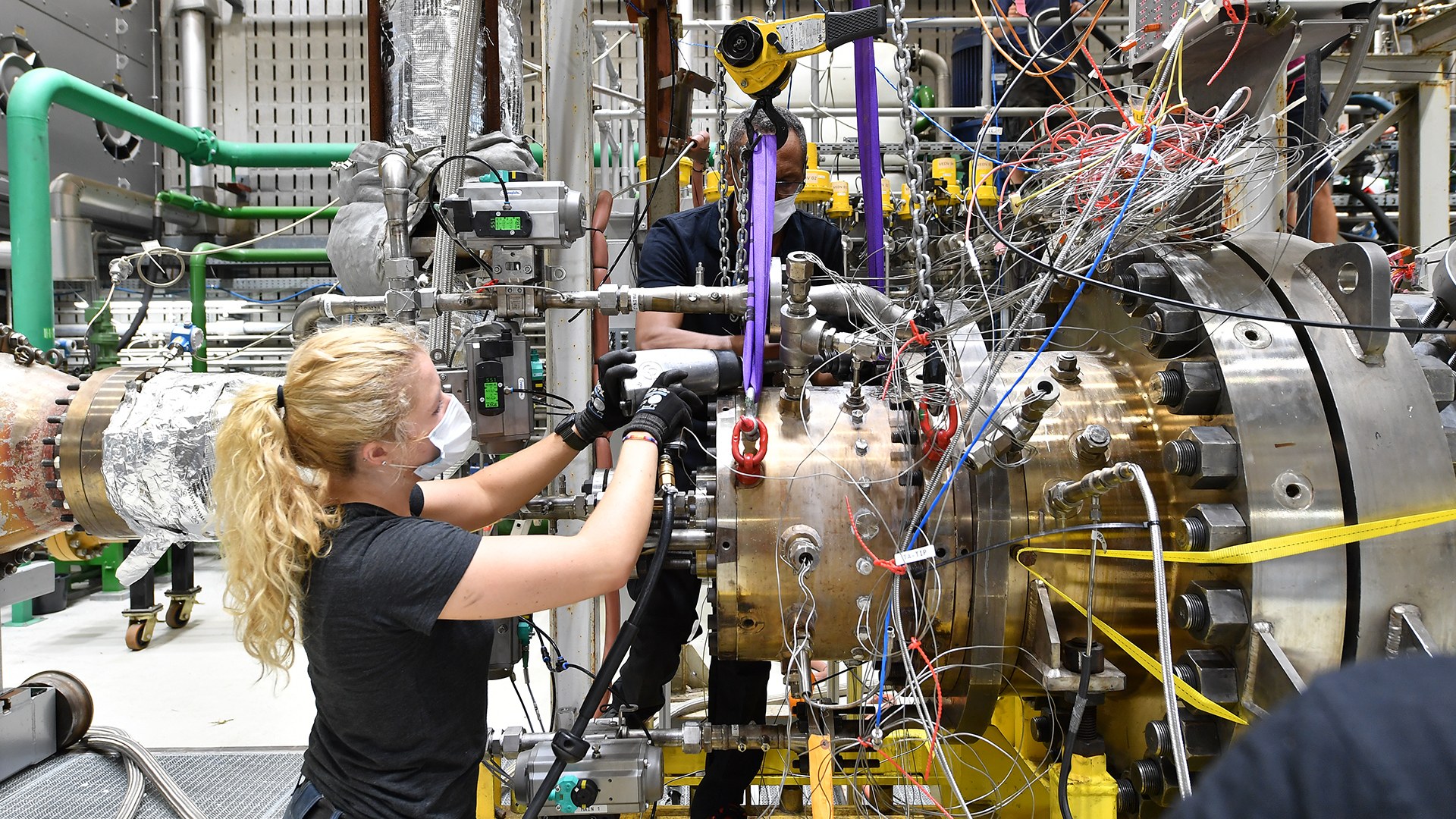DLR – Assembly work in the test facility