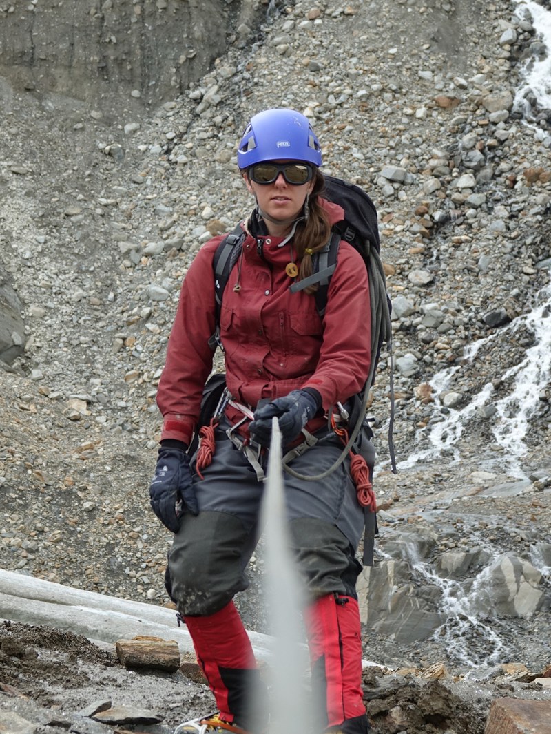 DLR – Jess Bunchek during survival training in the Alps