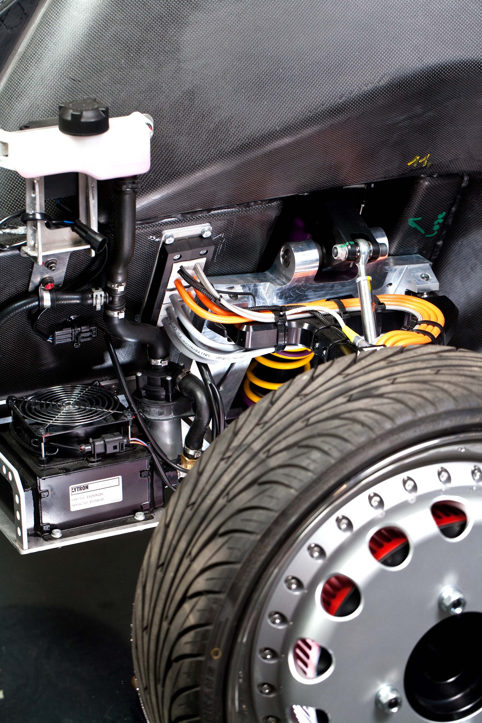 DLR – Robotic wheel units on the research vehicle