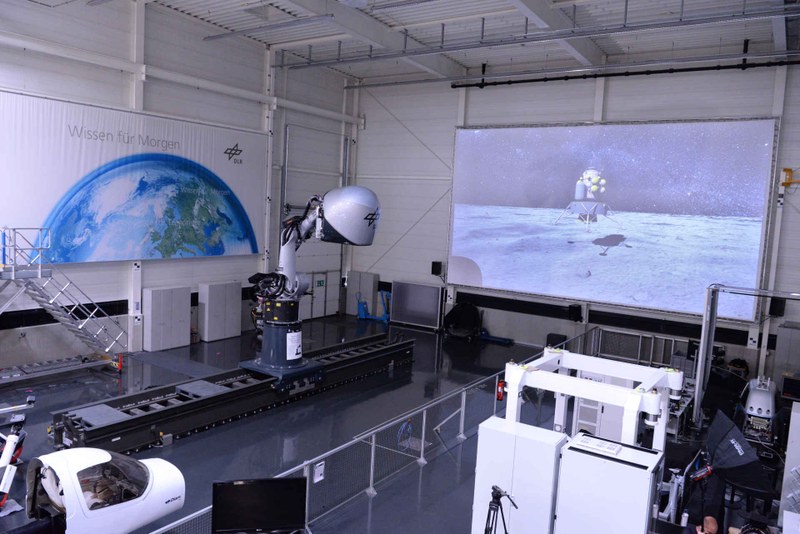 DLR – Moon landing with DLR Robotic Motion Simulator