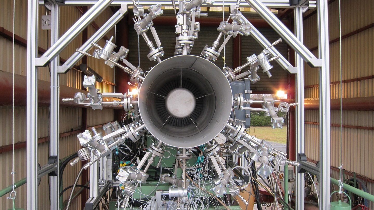 DLR - Hot gas microphone probes in a helicopter engine