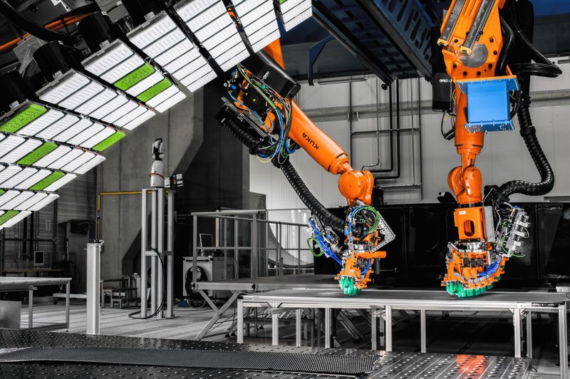 DLR – Multifunctional robot cell