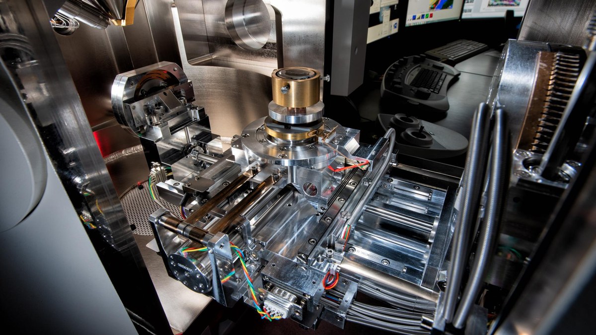 DLR – Scanning electron microscope in Stuttgart