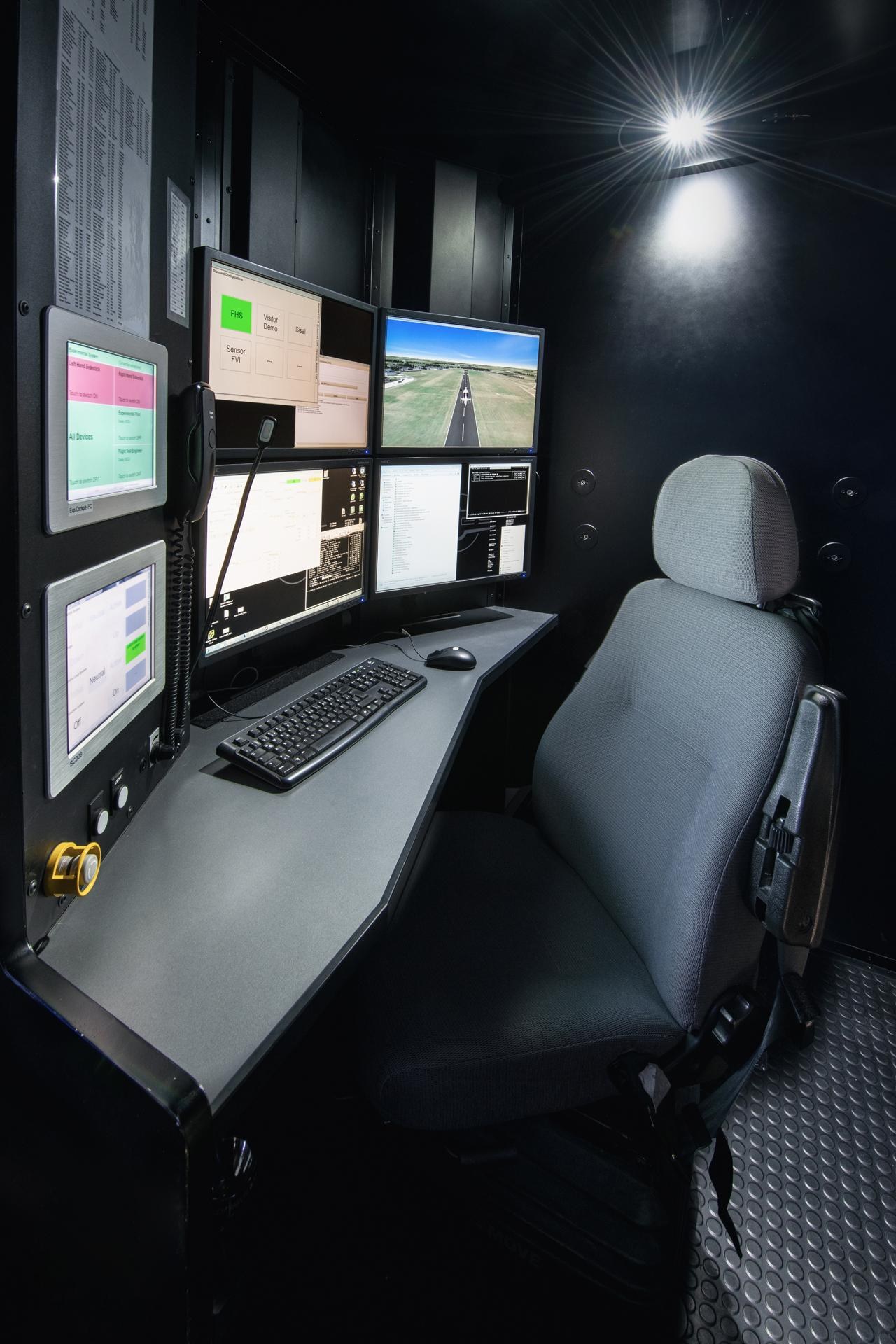 Dlr Aves Air Vehicle Simulator Operator Workstation