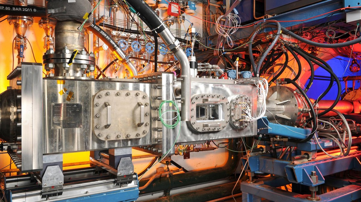 DLR – High-pressure Combustion Chamber Test Rig Cologne