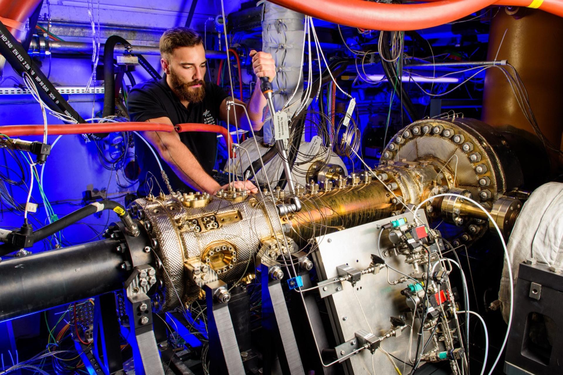 DLR - High-pressure Combustion Chamber Test Rig 3 (Test rig)