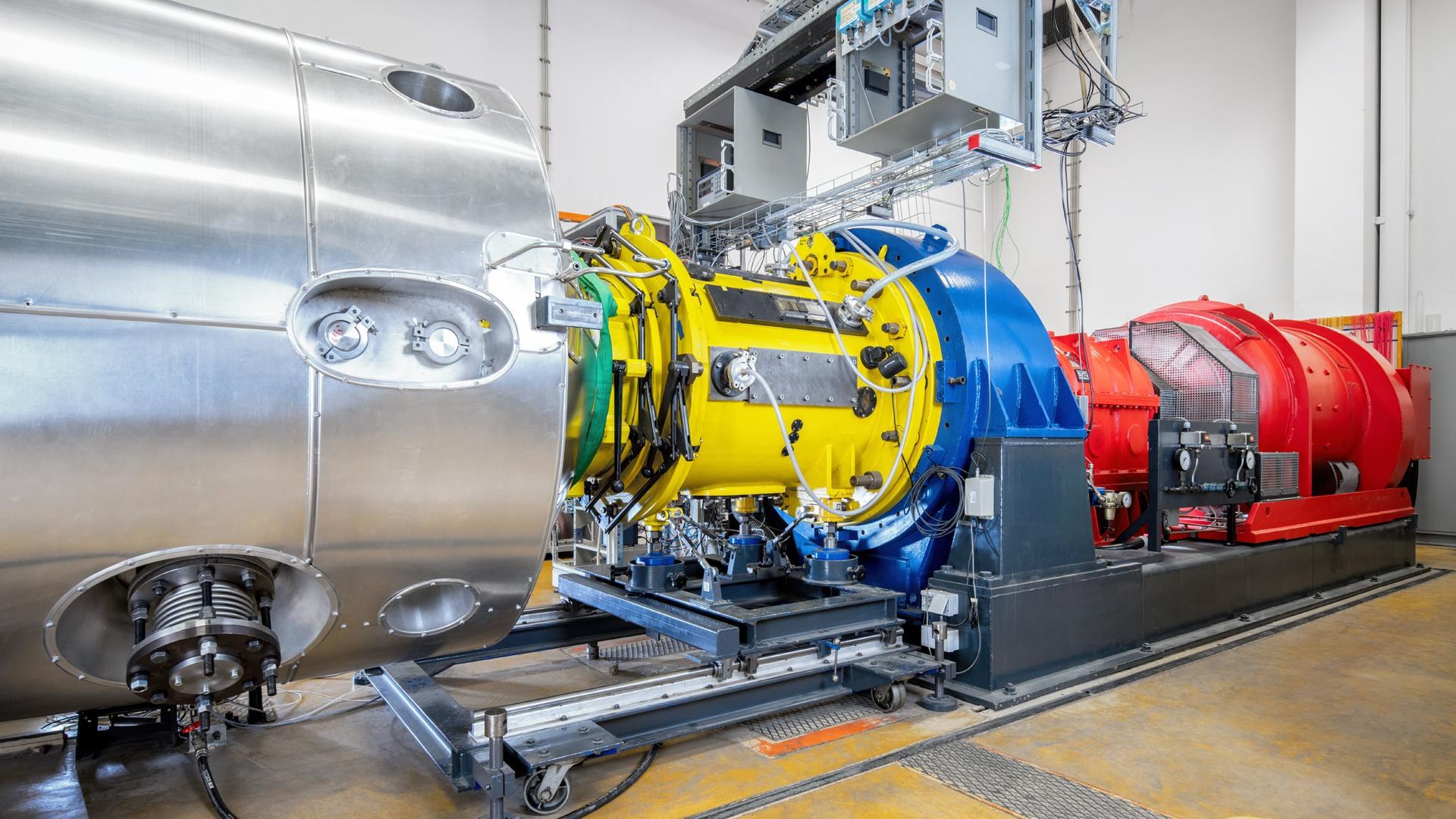 DLR – Test rig of the Rotating Cascade Tunnel