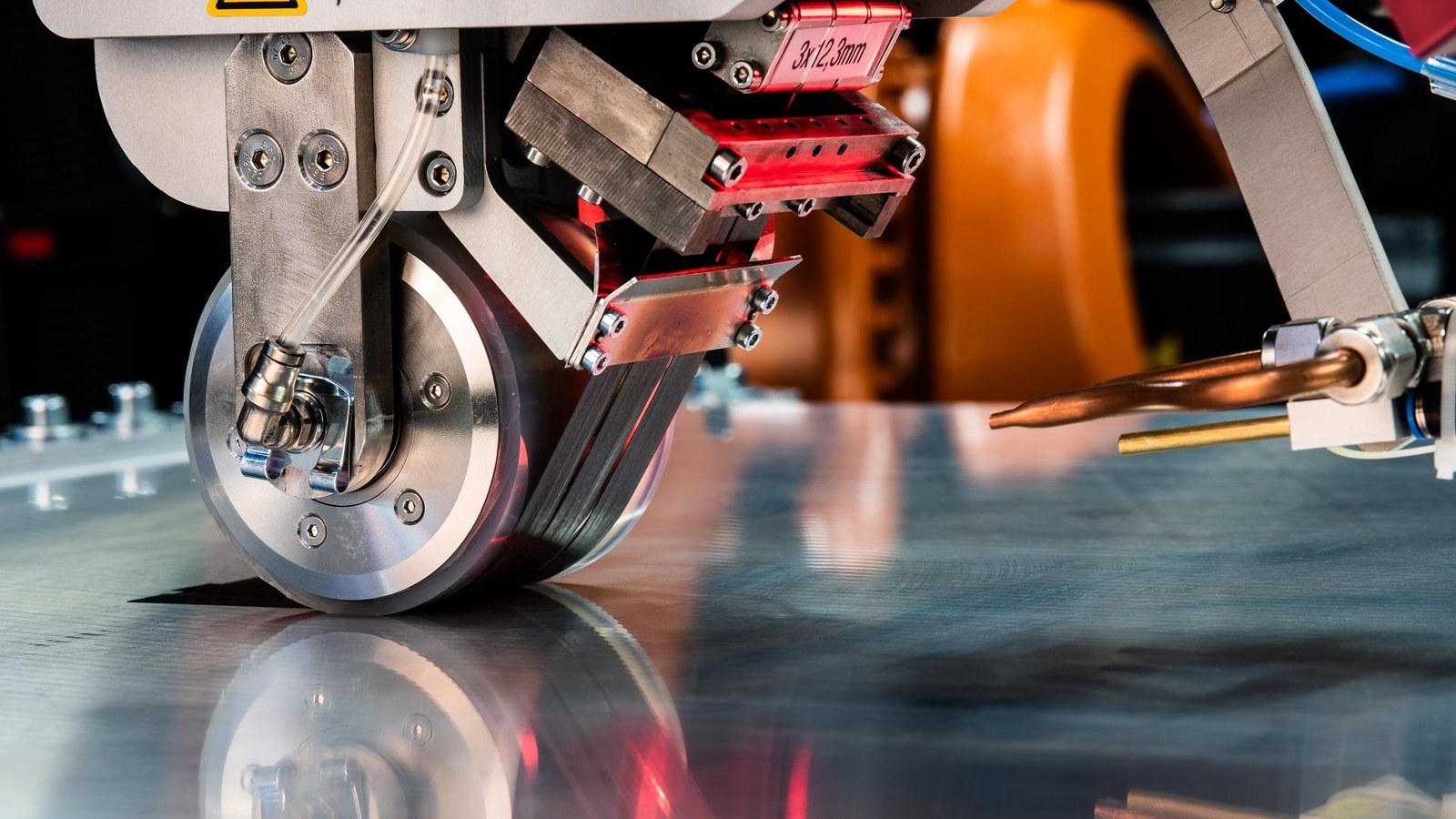 DLR – DLR's tape-laying machine in Stuttgart