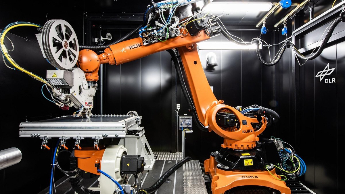 DLR – DLR's tape-laying machine in Stuttgart