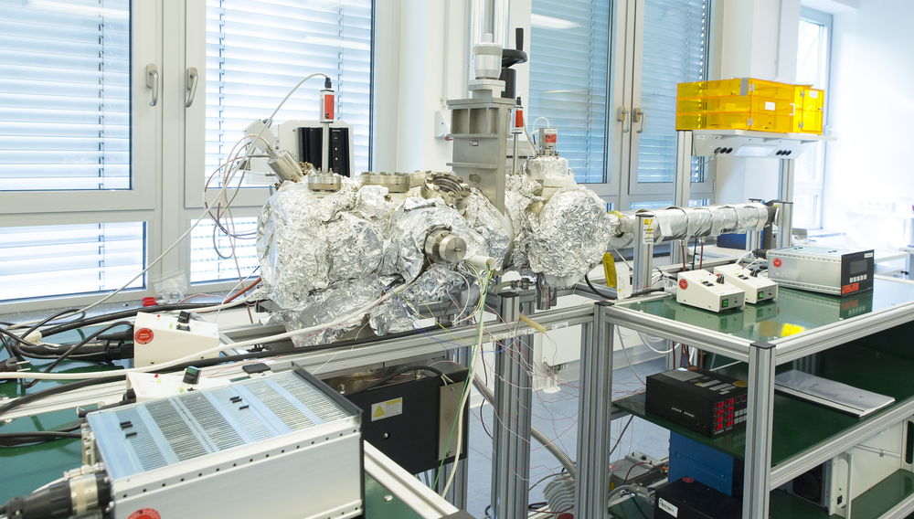 UHV Test Facility
