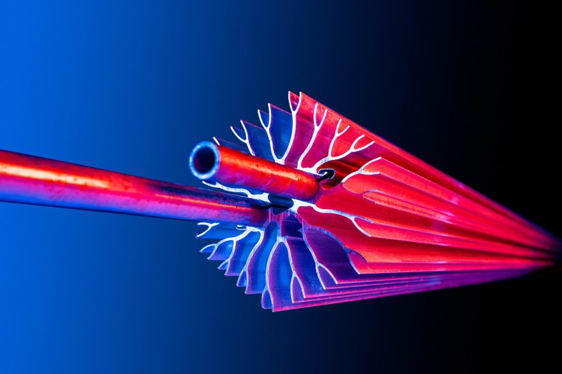 Bridging periods of reduced sunlight and peak loads in a climate-neutral way using salt