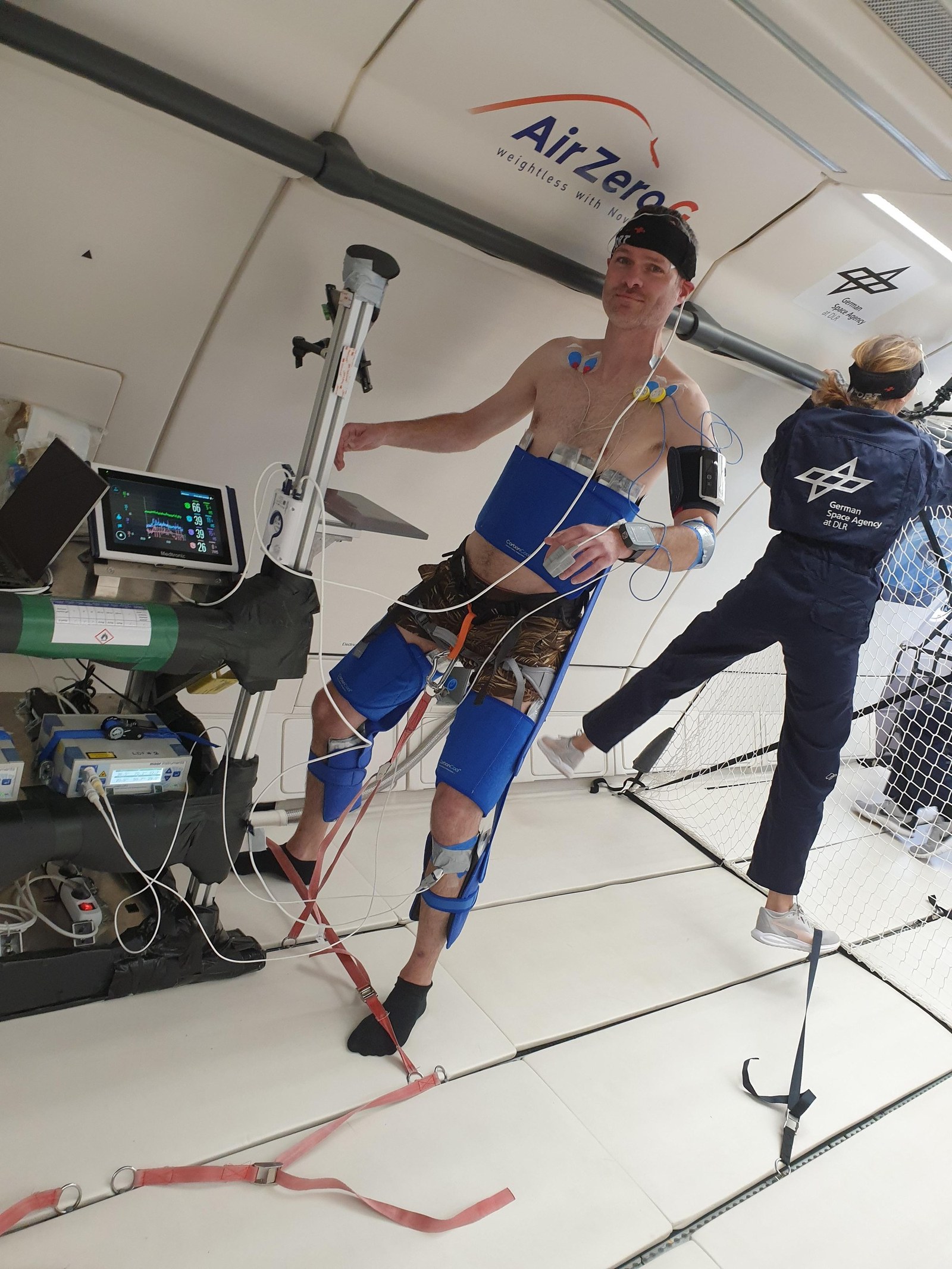 Christian Rogon (DLR) as a test participant in the CoolFly experiment