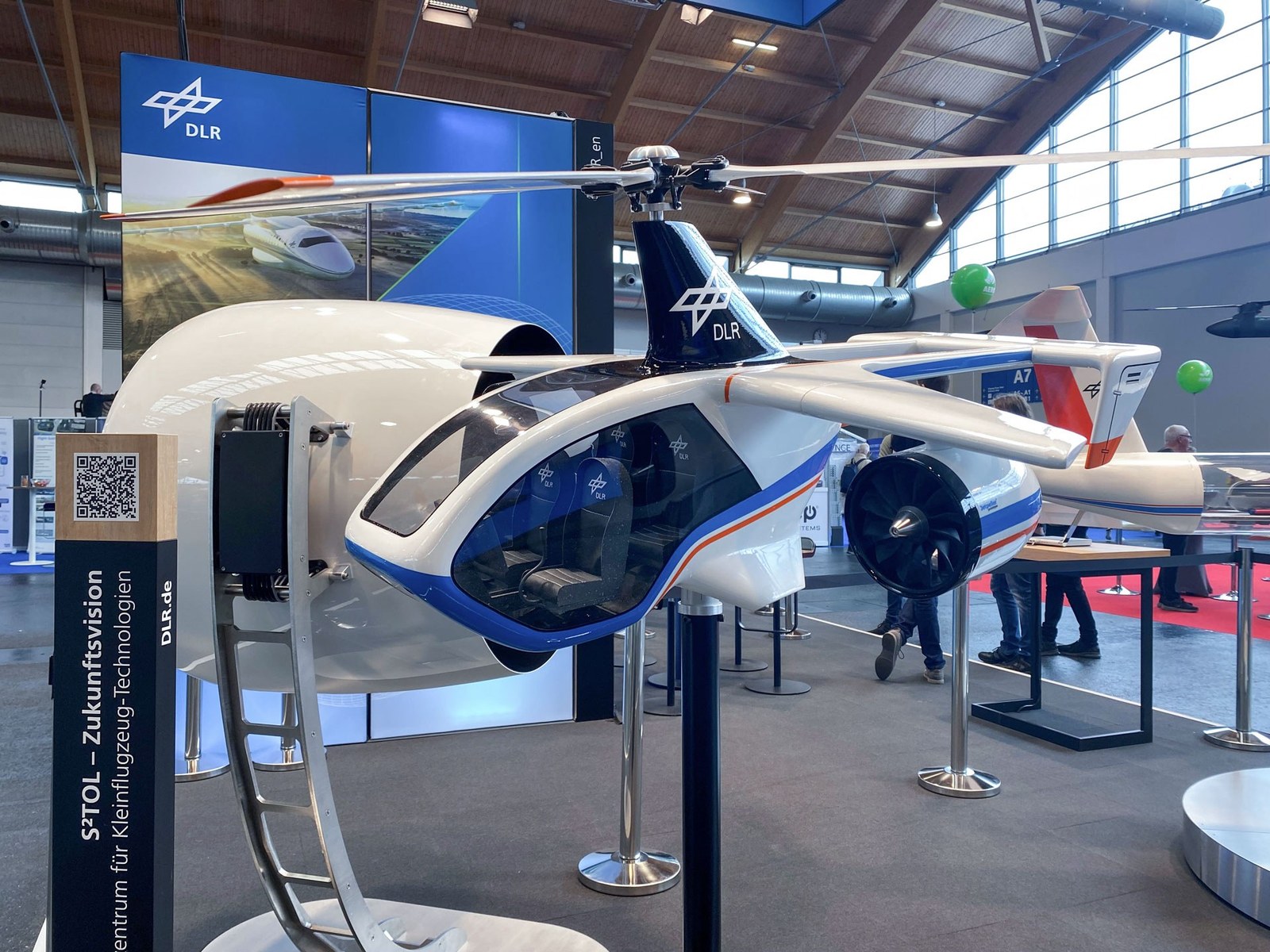 DLR – DLR stand at AERO 2023