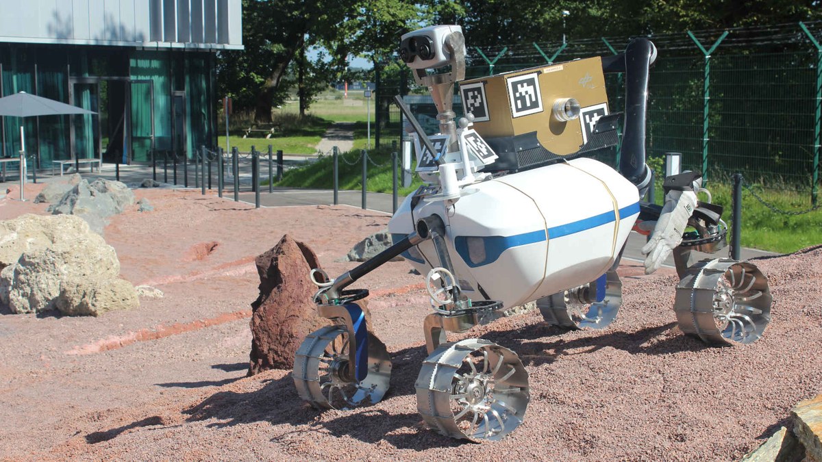 Moon and Mars test site for robotic missions