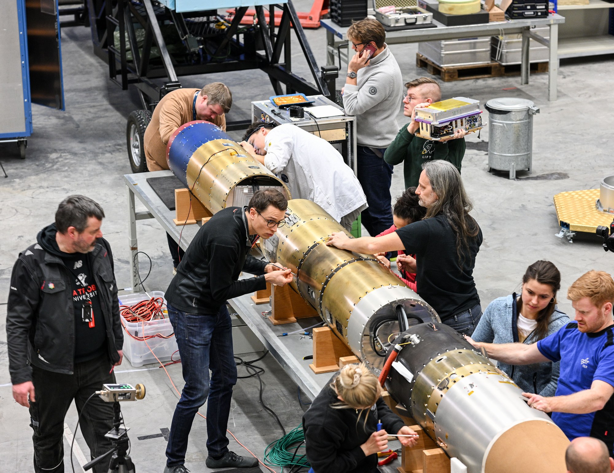 Installing 400 kilograms of research