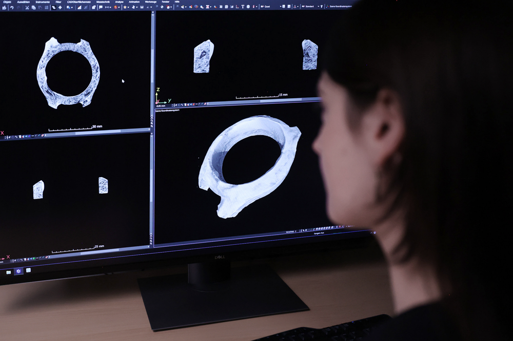 Inspecting components with computer tomography