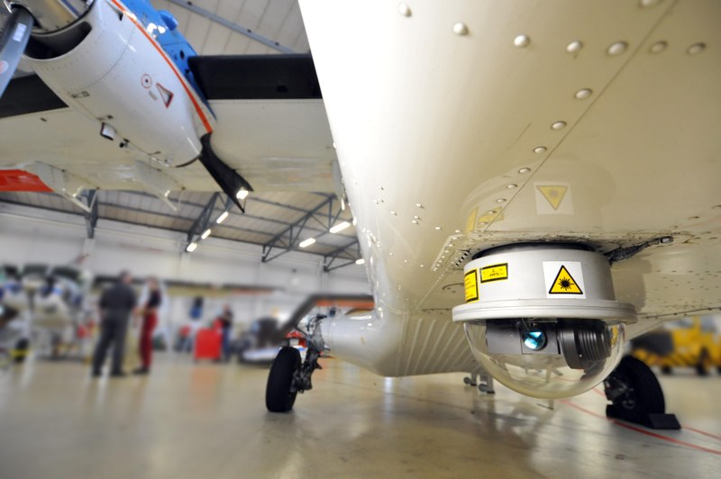 The laser terminal for tap-proof communication with quantum cryptography