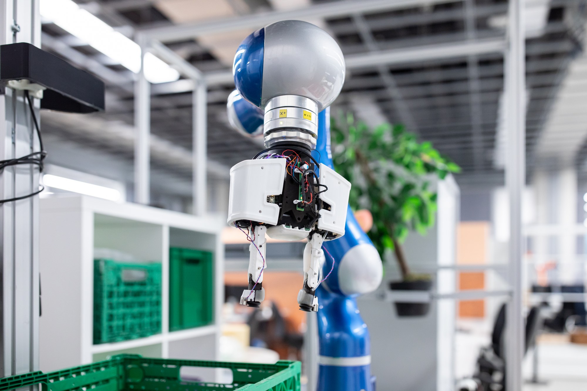 Hybrid Compliant Gripper