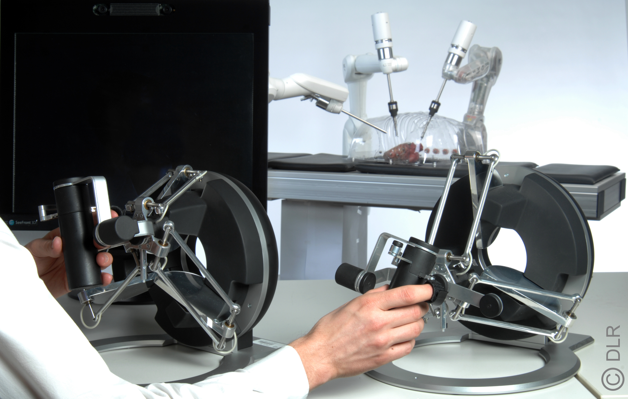 MiroSurge - Telemanipulation in minimally invasive surgery