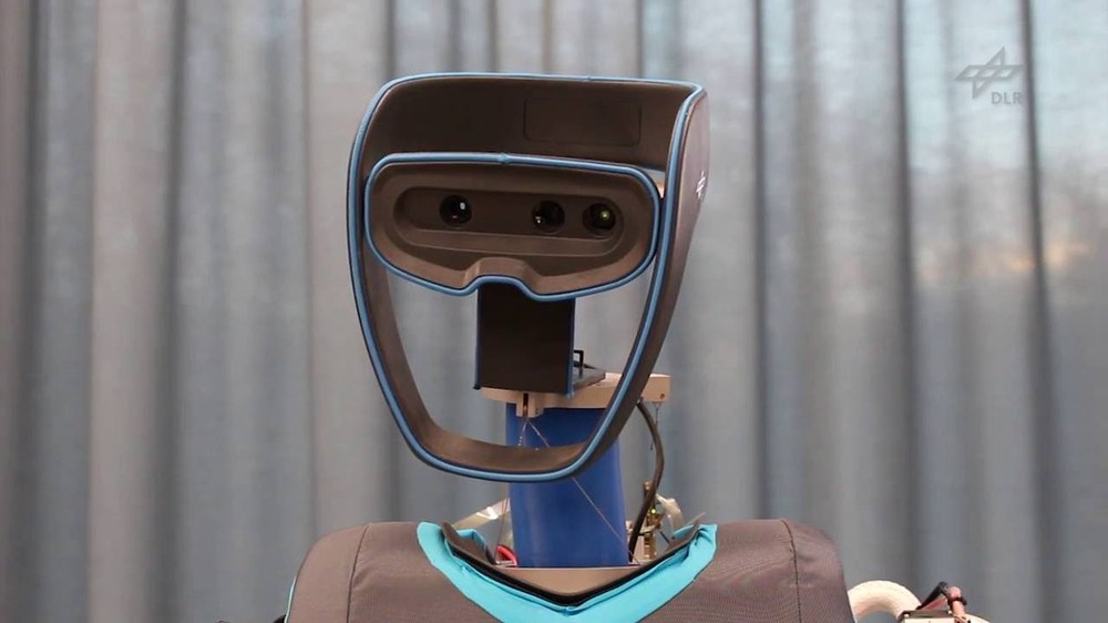 Video: Structurally Flexible Humanoid Spine based on a Tendon-Driven ...