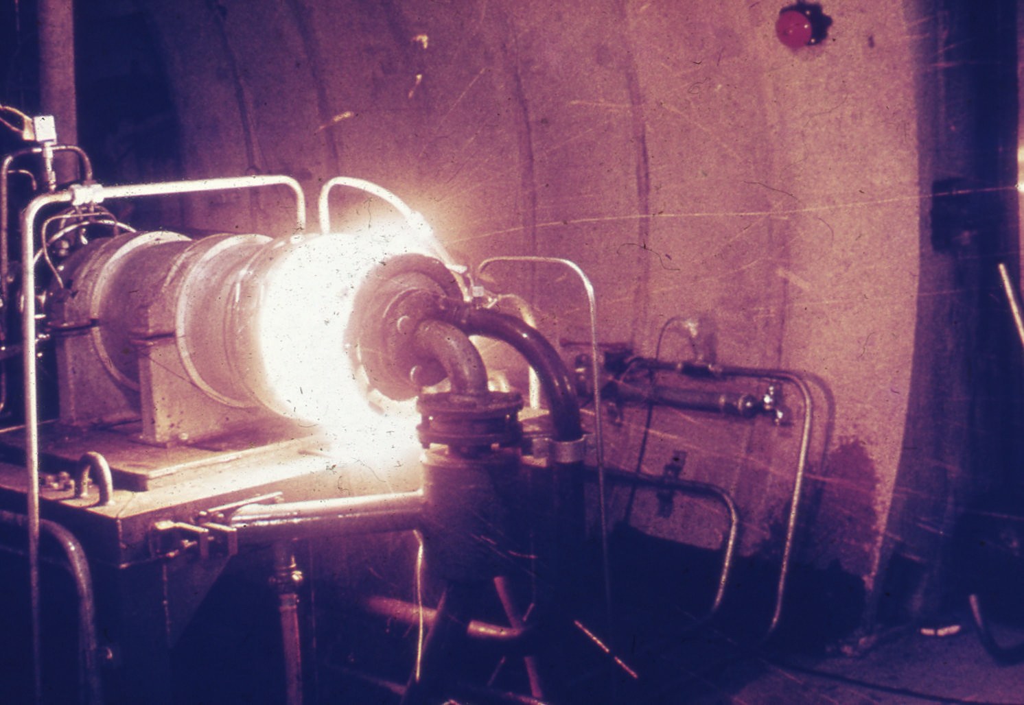 Test of a heat protection material for the safe re-entry of a spacecraft