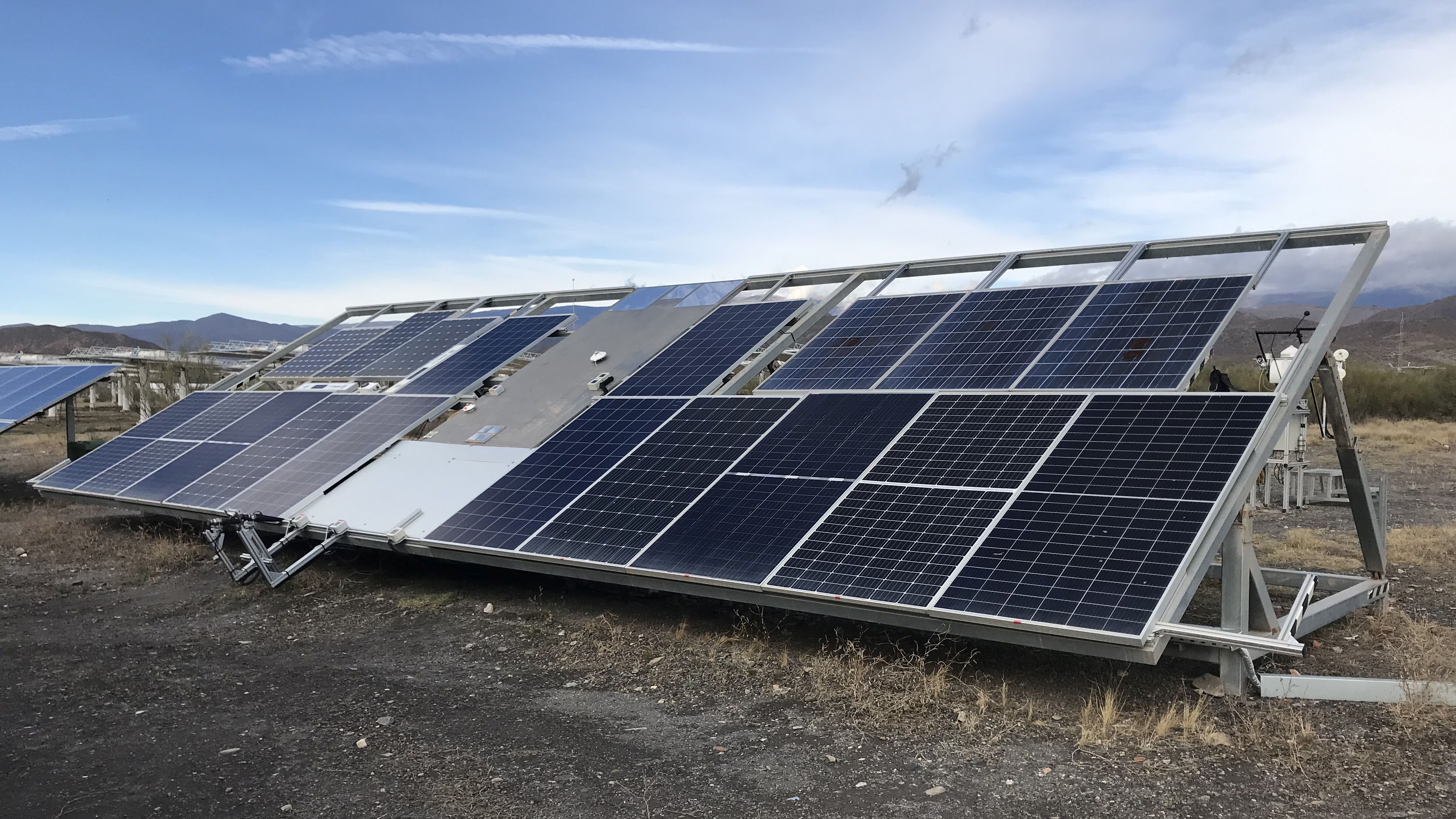 Photovoltaic test stand with various soiling measurement devices
