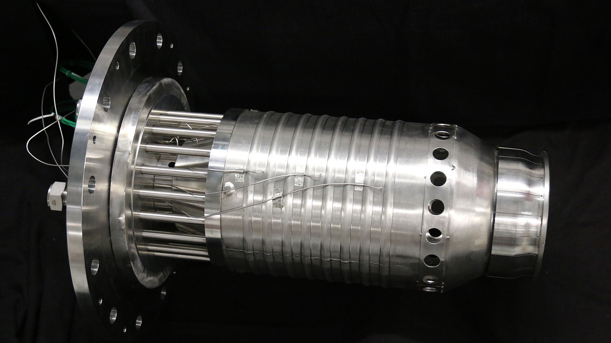 Jet-stabilised combustion chamber system for a micro gas turbine