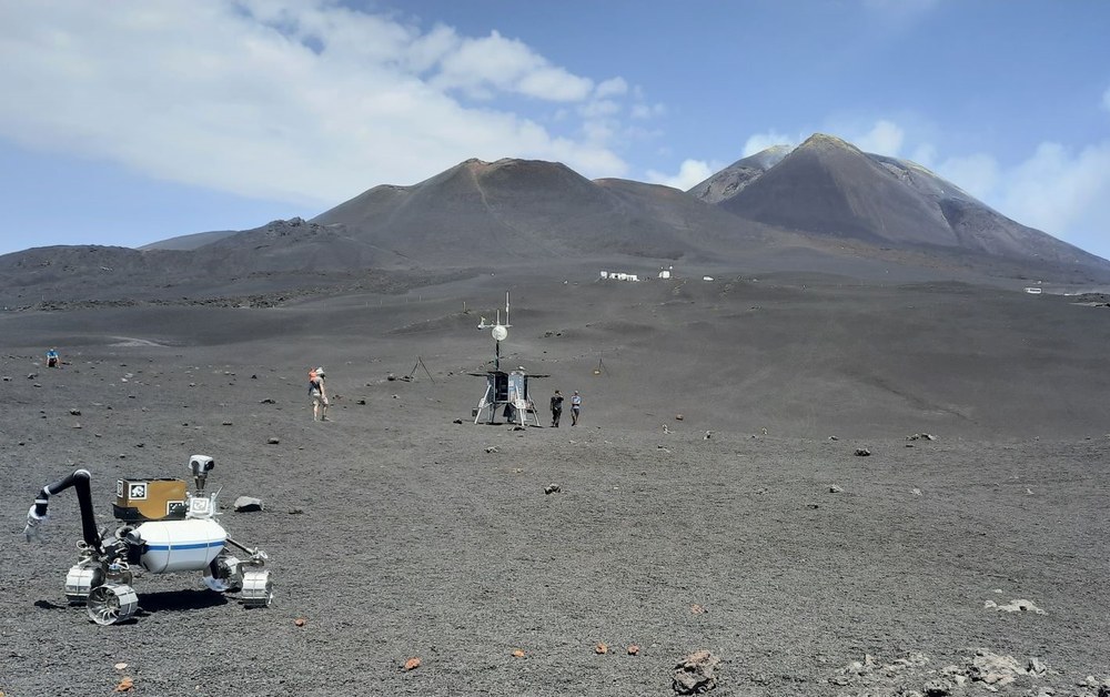 ARCHES – robots explore a 'quasi-Moon' on Mount Etna; ZKI demonstrates ...